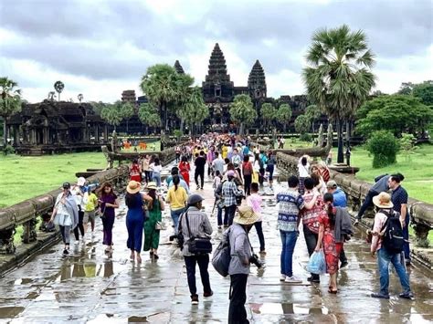 អ្នកទេសចរជាង ១៤ម៉ឺន៣ពាន់នាក់ មកទស្សនា នៅប្រាសាទអង្គរវត្ដ នាពិធីបុណ្យភ្នុំឆ្នាំ២០២២ សម្រាប់រយ ពេល