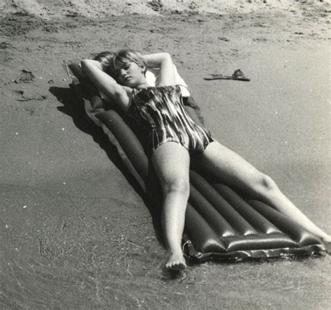 Nackte Catherine Spaak In The Empty Canvas