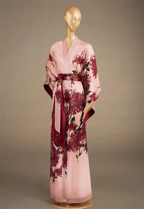 Inspiring Fashion With The Iconic Kimono Dress Artofit