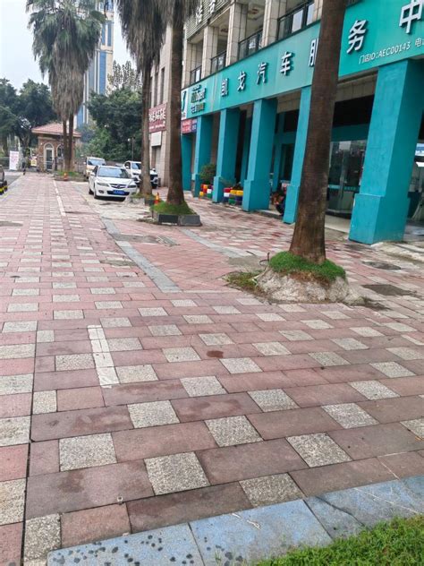 汽车维修店毁坏小区公共绿化带，硬化后用于商业用途。 重庆网络问政平台