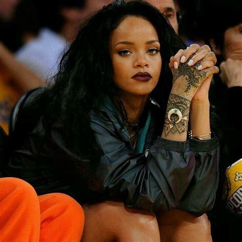 Karen on Twitter RT updatecharts Rihanna está sendo cotada para