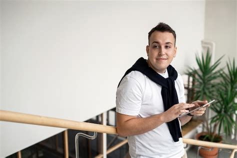 Premium Photo Smart Institute Student Types And Surf The Internet