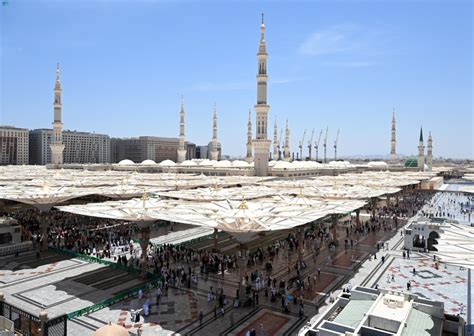 شاهد أجواء روحانية ينعم بها ضيوف الرحمن في المسجد النبوي