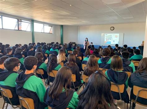 Senda Previene Y PDI Realizan Charla En Colegio Santa Cruz De Unco