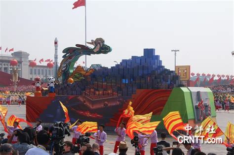 中评镜头：地方彩车首次亮相 各显神通