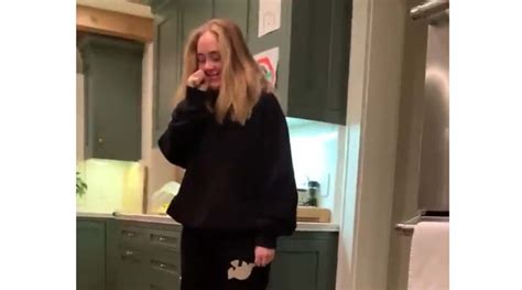 Откако изгуби 50 кг Адел се појави во блуза неколку броеви поголема Gasinet