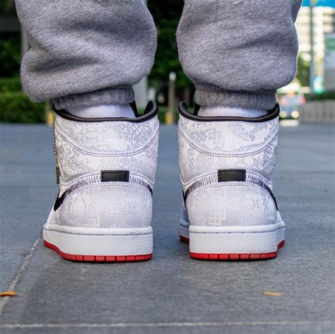Air Jordan Mid Flightclub Sneaker