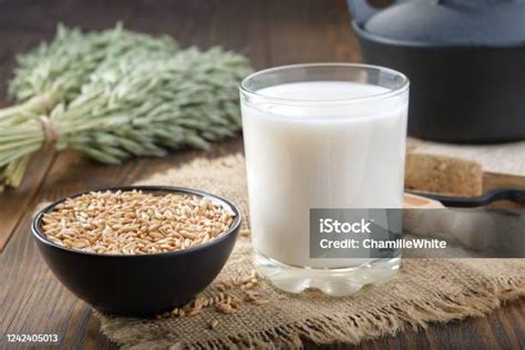 Segelas Susu Gandum Bahan Untuk Membuat Susu Gandum Atau Minuman