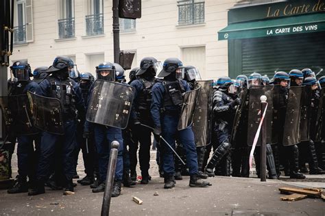 Prancūziją apėmė streikai ir protestai prieš pensijų reformą