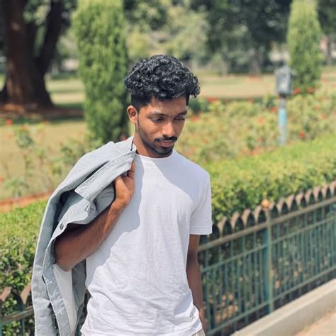 𝙐𝙫𝙖𝙞𝙨 Uvais V On Threads