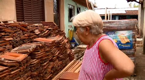 Moradores Ainda Trabalham Para Consertar Danos Causados Por Granizo Em
