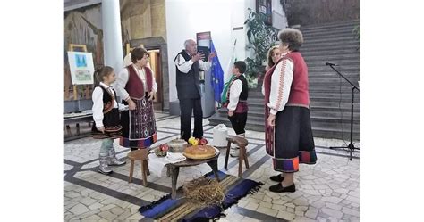 Деца и младежи от Самоводене събраха в книга българските традиции и обичаи