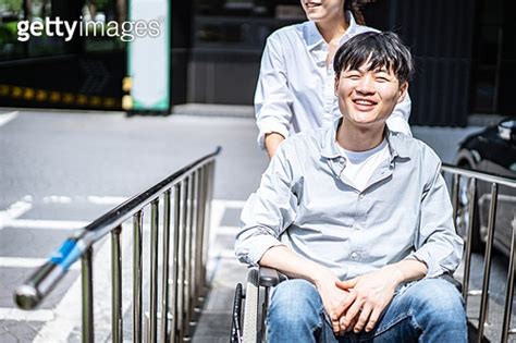 휠체어 신체장애 장애 환자 장애인의날 휠체어경사로 경사로 접근하기쉬움 사회이슈 주제 소외계층 사회복지