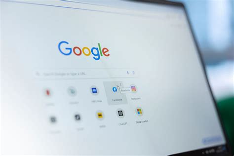 使用 lenso ai 进行反向图片搜索