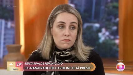 Após sobreviver a 20 facadas do namorado mulher reencontra agressor em
