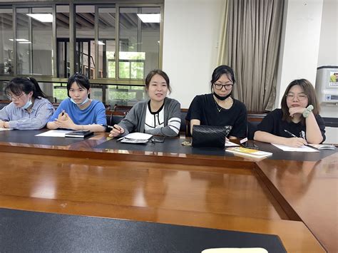 如何尽快实现从大学生到教师的角色转换