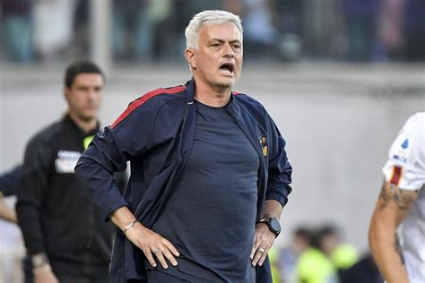 Football Italie Mourinho Un Geste Choquant Pour Fuire Au Psg Foot 01