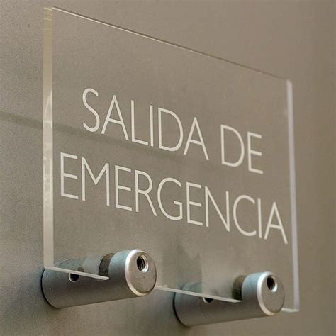 Señalética Acrílica De 5 Mm Para Muro Con Distanciadores Tienda Mkt