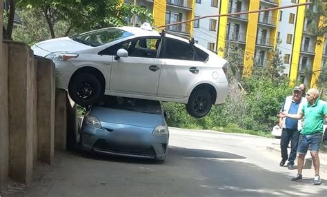 უცნაური ავარია პოლიტკოვსკაიას ქუჩაზე კვირის პალიტრა