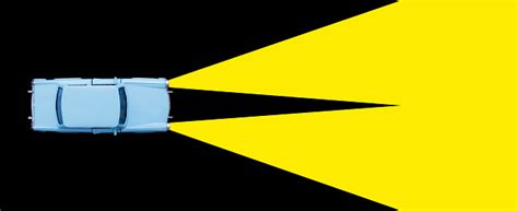 밝은 파란색 복고풍 자동차 장난감 모델과 검은 색 배경에 크세논 램프 헤드 라이트 개념 자동차 여행 사고 최소한의 컨셉 구매 바로 위에 대한 스톡 사진 및 기타 이미지