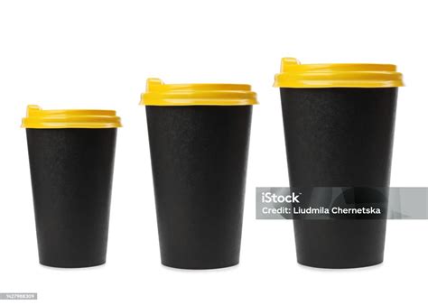 Cangkir Kopi Kertas Dengan Berbagai Ukuran Pada Latar Belakang Putih