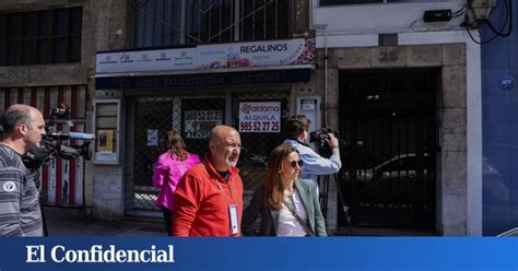 Una mujer se arroja con su hija de siete años por la ventana de un