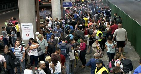G1 Linhas 10 Turquesa e 11 Coral da CPTM têm lentidão nesta terça