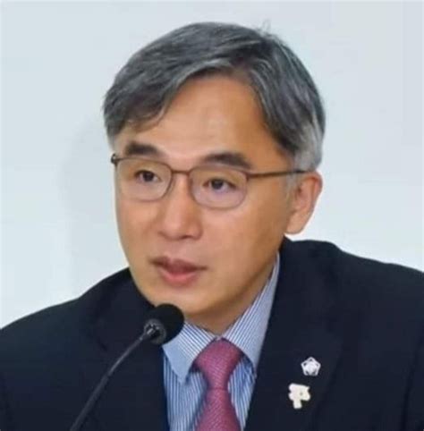 검찰 박원순 성폭력 사건 피해자 신상공개 정철승 보완수사요구 아시아경제