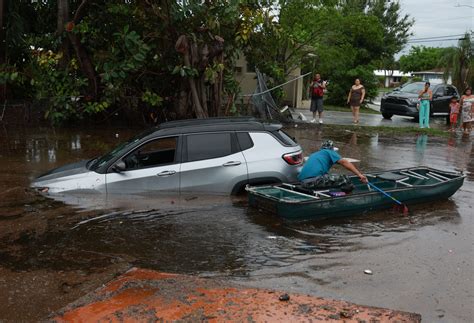 Flooding In Florida See Photos Of Damage Cleanup Efforts
