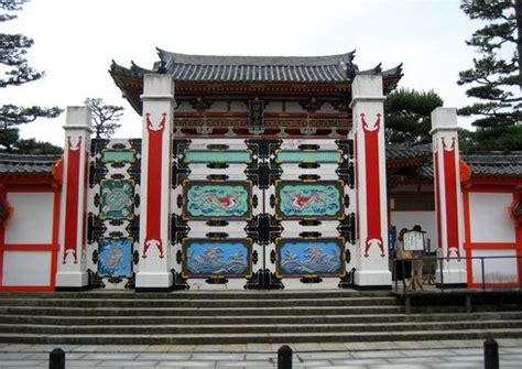 地獄の世界や日光東照宮陽明門を模した門真っ白な大理石の世界など様々な風景に出会える耕三寺というちょっと変わったお寺が生口島広島県尾道