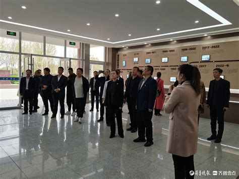青海省海北州刚察县教育考察团来聊城市实验小学进行教育交流一行长廊领导