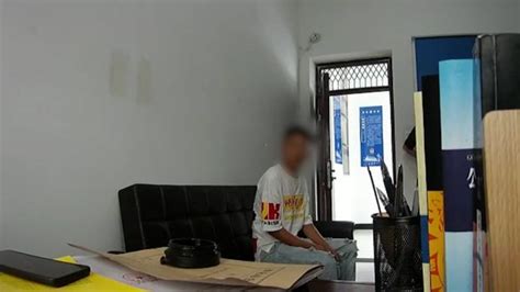路人见女子被推搡一把按倒男子，原是夫妻吵架：不追究打人者七环视频澎湃新闻 The Paper