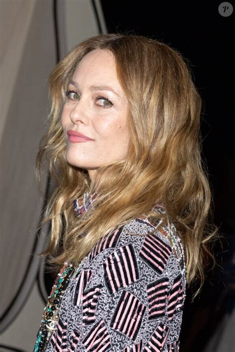 Photo Vanessa Paradis Front Row au deuxième défilé de mode Haute