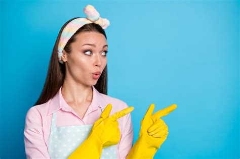 Premium Photo Portrait Of Astonished Girl Impressed Point Index