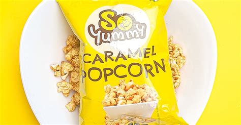 실내 가방 건강에 해로운 간식 고 대비 고립된 광고 노란색 다채로운 달콤한 달콤한 대접 디저트 마케팅 맛있는 먹을 준비 바삭바삭한 밝은 배경