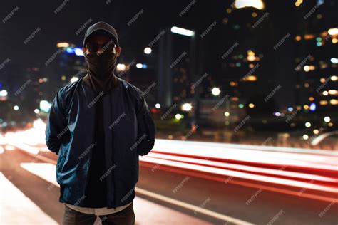 Premium Photo Hacker On The Street