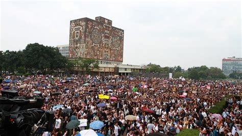Fotografías De Los Estudiantes Que Marcharon Contra Los Porros Y La