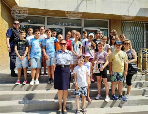Децата от клуб „Млад скаут“ посетиха Районното полицейско управление в