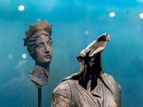 Hallazgo En La Toscana Estatuas De Bronce Que Revelan Antiguos