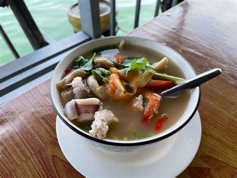 ต้มยำรวมมิตร ร้าน ครัวป้าสาว อ่าวคุ้งกระเบน
