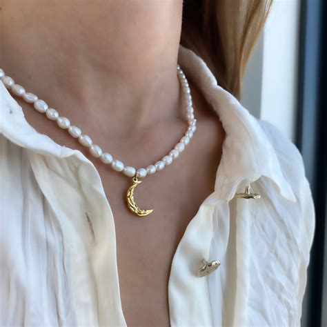 Crescent Moon Necklace With Pearls 18k Hømo Spiritus