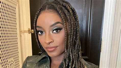 Simone Biles Latest Makeup Look Is About To Be A Summer Trend