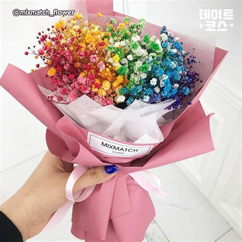 데이트코스 알록달록 조녜꽃다발 Top5 안에 드는 무지개꽃다발 안개꽃이라 몽글몽글해서 예쁘구