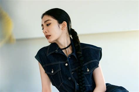 杨幂时装一月封面花絮图来了！杨幂时装封面新浪新闻