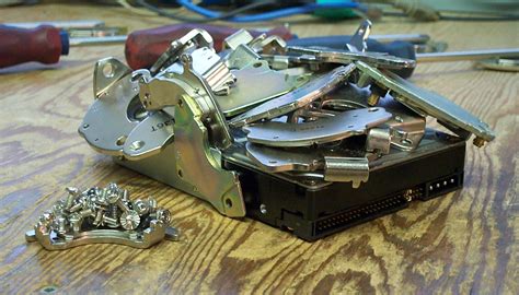 Apa Medan Magnet Yang Dapat Ditoleransi Dalam Tesla Untuk Hard Disk