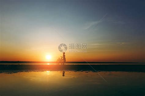 在温暖的夏日落时分高清图片下载 正版图片507437747 摄图网
