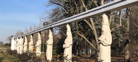 Statuile de pe Aleea Cariatidelor din parcul Regele Mihai I Herăstrău