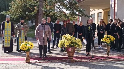 У гімназії на Буковині відкрили девять меморіальних дощок загиблим