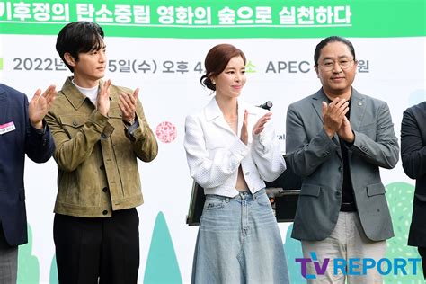 T포토 김규리 권율 김한민 감독 함께 식수행사 참석해요