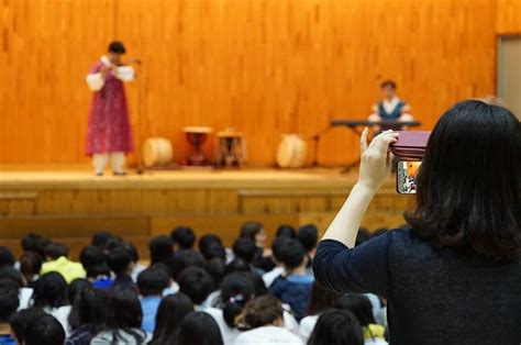 실로암시각장애인복지관 일시 2018년 5월 30일 장소 서울수암초등학교 관현맹인전통예술단은